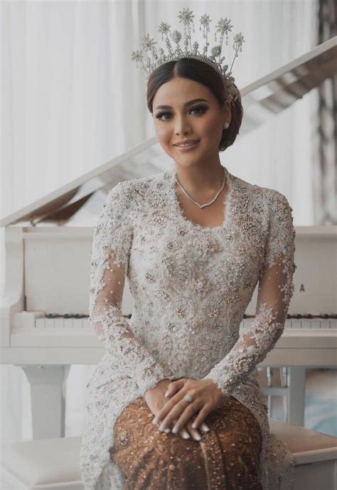 10 Inspirasi Baju Pengantin Dari Artis Indonesia Yang Menikah Di 2021