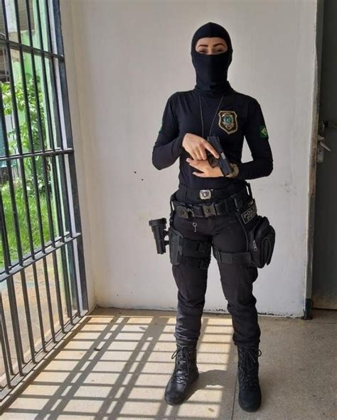 Pin de Vivien em Spécial Force Roupas militares femininas Fardas