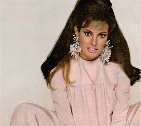 Vogue Raquel Welch Beauty Icons Timeless Beauty Vogue Ruffled
