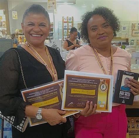 Pró Reitora de Extensão e Cultura recebe a Comenda Maria Firmina dos