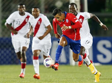 Chile goleó 3 0 a Perú en el Clásico del Pacífico