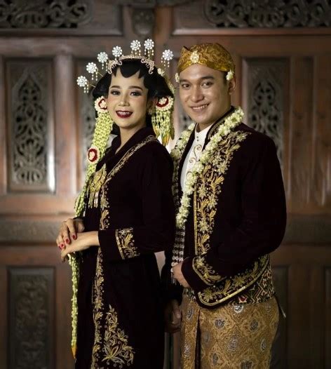 Inilah Jenis Jenis Pakaian Adat Jawa Sumedang Ekspres