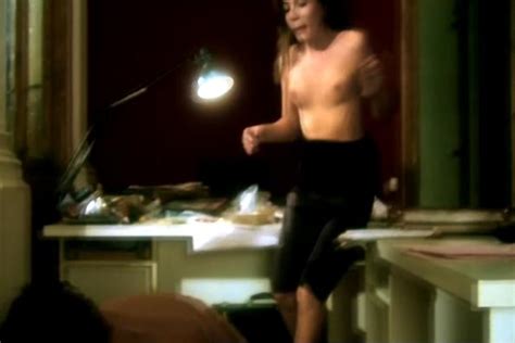 Carla Dey Desnuda En En Busca Del Polvo Perdido