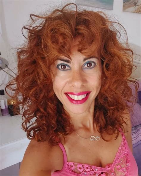 Top 120 cortes de pelo rizado para mujeres de 50 años Abzlocal mx