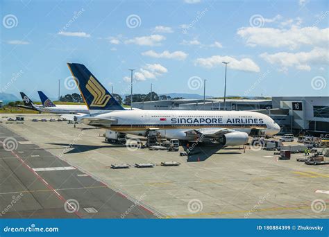 Flugzeuge Singapore Airlines Airbus A Auf Asphalt Am Internationalen