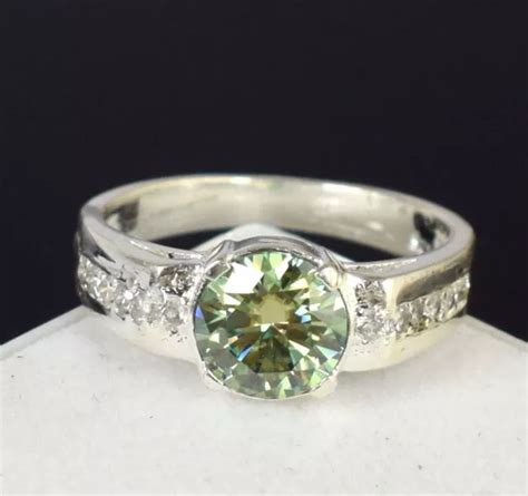 BAGUE DE FIANÇAILLES certifiée taille ronde diamant vert Solitaire 4 01