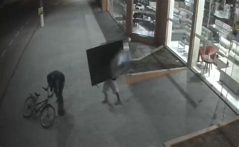 Bandidos Arrombam Loja De M Veis E Levam Tv Em Sinop Mt Assista O