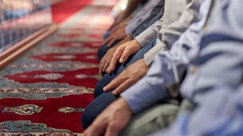 Öğle Namazı Nasıl Kılınır Kaç Rekat Öğle Namazı Kılınışı Okunan