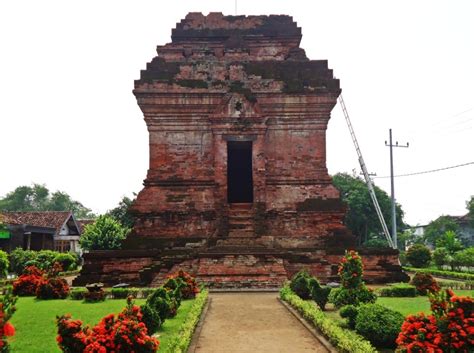 Candi Peninggalan Kerajaan Majapahit Candi Pari Gambar Dan Penjelasannya