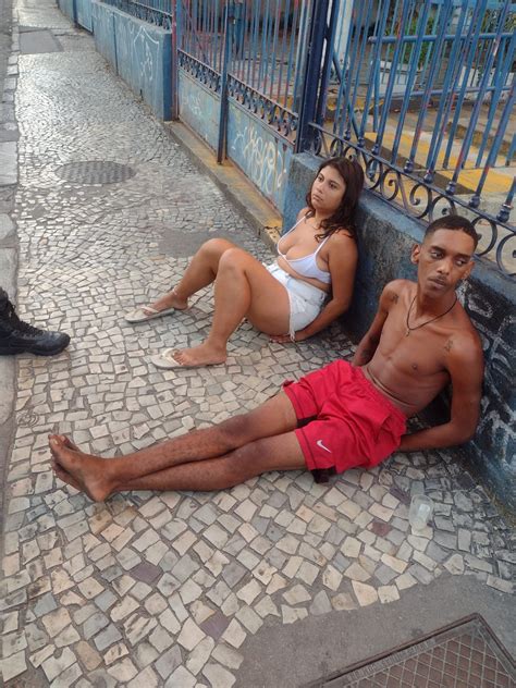 Italiano é esfaqueado durante assalto na Glória Zona Sul do Rio dupla