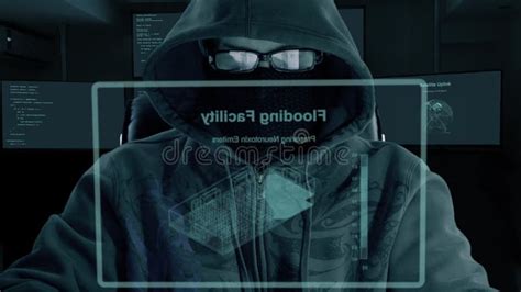 Código Que Mecanografía Del Pirata Informático Noche Y Oscuro Primer