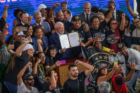 Em ato histórico presidente Lula assina Decreto de Valorização e