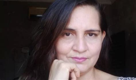 Mulher é achada morta vários golpes de faca dentro de casa