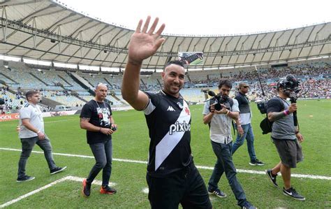Aqui é Vasco diz Payet em português no Maracanã Vasco Notícias