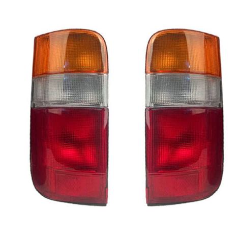 Par de luces traseras para furgoneta de cercanías Toyota Hiace LH112
