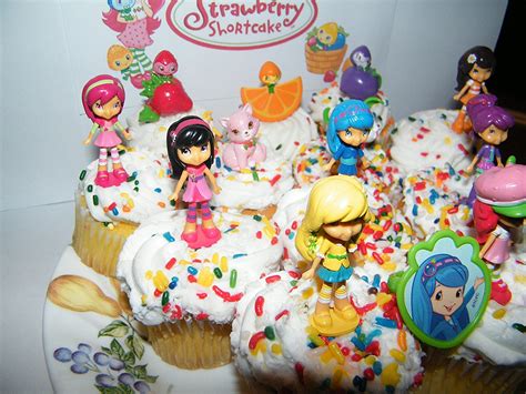 Strawberry Shortcake Deluxe Mini Cake Toppers Cupcake Decorations Set