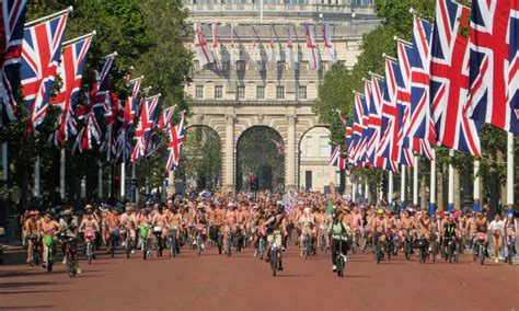 Listen To The Full Audio From Ellie S Visit To Heart Radio WNBR London