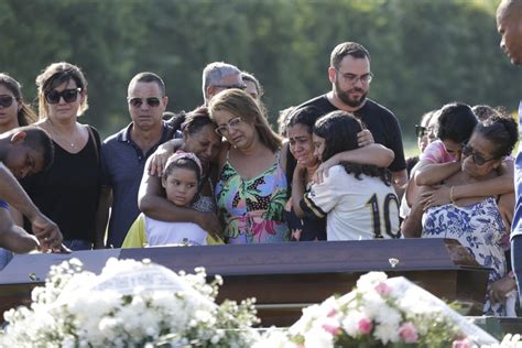 Fam Lia Vai Doar Rg Os De Jovem V Tima De Acidente Carreta Que