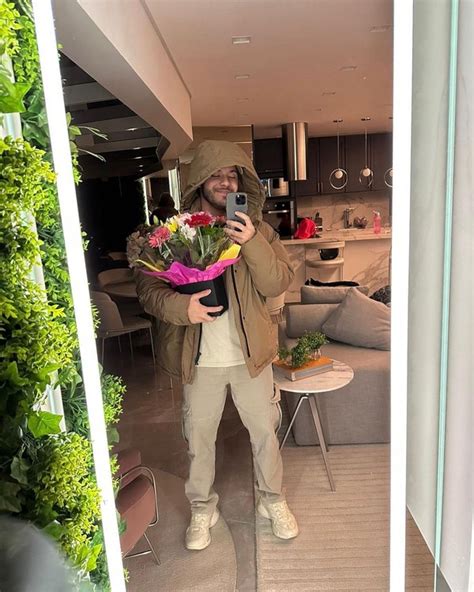 Gabriela Versiani se declara a Murilo Huff em aniversário de um mês de