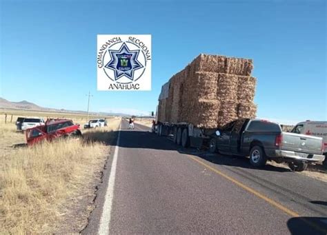 Aparatoso choque múltiple en la carretera deja 4 lesionados camioneta