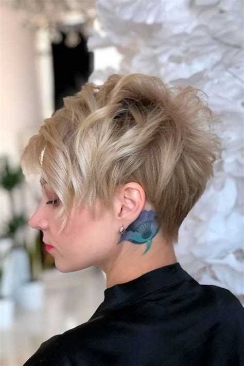 Coupe courte asymétrique zoom sur la tendance capillaire 2021
