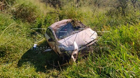 TV KZ Carro Sai Da Pista Capota E Deixa Passageiro Ferido Na BR 262