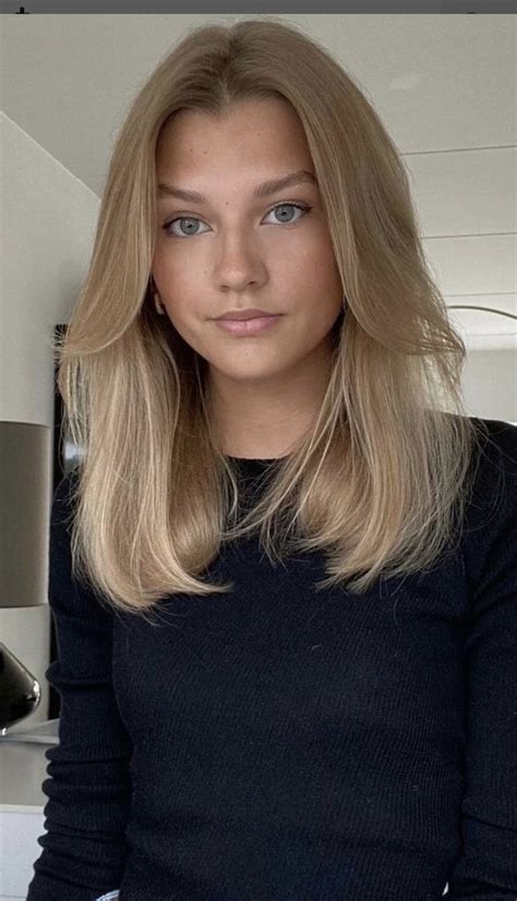 Layered Haircuts For Medium Hair Haircuts Straight Hair Long Hair Cuts Medium Length Hair