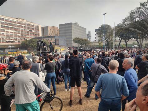 Moradores protestam contra pó preto da CSN em Volta Redonda Sul do
