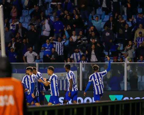 Torcida faz linda festa mas Avaí perde de virada para o Guarani na