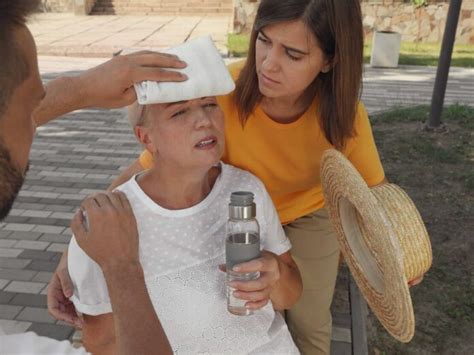 Cuales Son Los Primeros Auxilios Para Combatir Un Golpe De Calor