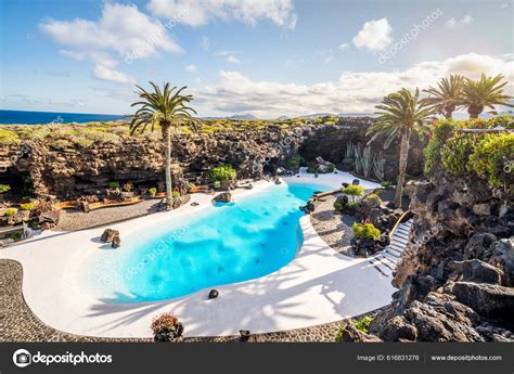 Incroyable Grotte Piscine Auditorium Naturel Lac Salé Conçu Par Cesar