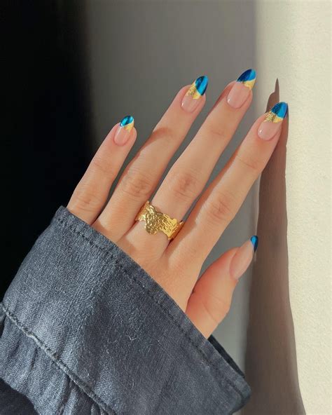 10 diseños de uñas azules elegantes y bonitos que son tendencia este