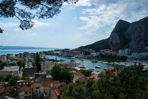 Omis es una ciudad y puerto de Croacia en la región de Dalmacia Su