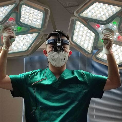 Scialytique Plafonnier E700 700 MAX Nanchang Micare Medical
