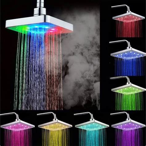 Pommeau de douche LED lumineux automatique 7 couleurs changeantes à