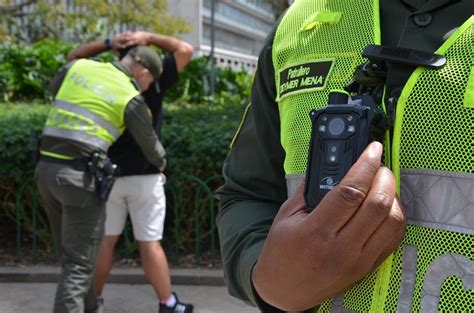 Le Mostramos C Mo Funcionan Las C Maras Corporales De La Polic A
