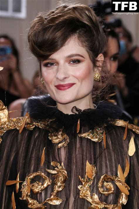 Louisa Jacobson Flashes Her Nude Tits At The 2022 Met Gala In NYC 22
