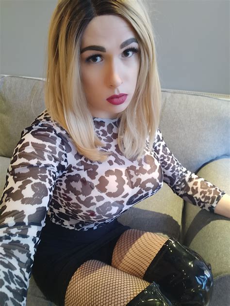 Crossdresser Transformation 10 Makeup Essentials Crossdressers Women Fashion
