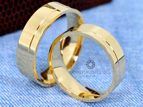 Alianças Quadradas em Ouro 18k Friso Lateral