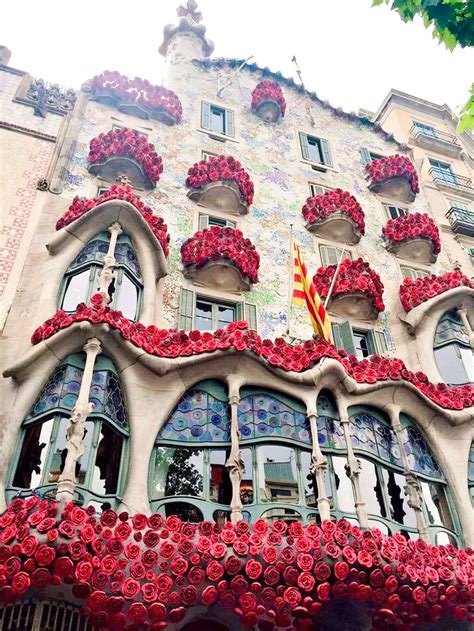 CASA BATLLO 23 APRILE DIADA FESTA DI SANT JORDI SAN GIORGIO IL LIBRO E