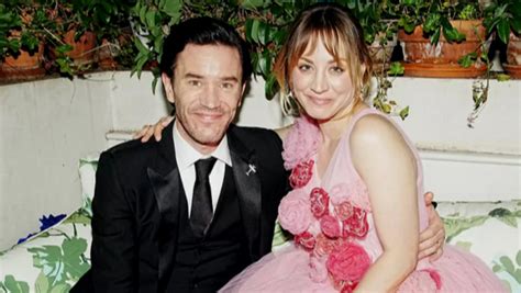 Se Casa Por Tercera Vez Kaley Cuoco Se Compromete Con Tom Pelphrey