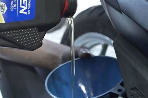Waktu Yang Tepat Untuk Ganti Oli Motor Dan Manfaatnya Apa Saja