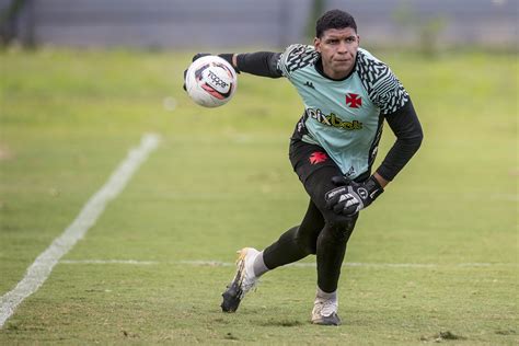Vasco acerta renovação de contrato do goleiro HallsJogada 10 Últimas