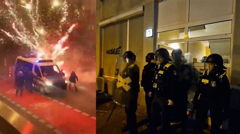 柏林跨年夜上演奇景烟花如雨点般射向救护车暴徒蒙面袭击消防员 新浪新闻