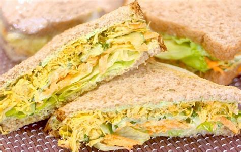 Sanduíche natural de frango um lanche nutritivo delicioso e muito fácil