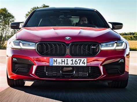 BMW M5 ganha facelift e aperfeiçoamentos para linha 2021