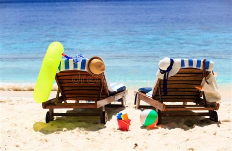Duas Cadeiras Na Areia Encalham Em Boracay Filipinas Imagem De Stock