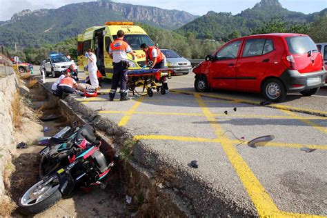 Herido crítico un motorista tras sufrir un accidente en la carretera de