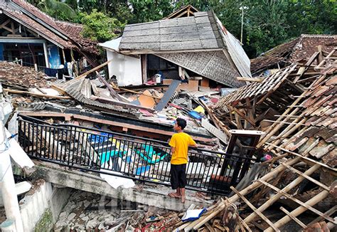 Rumah Porak Poranda Dihatam Gempa Cianjur Foto 5 1946186 TribunNews