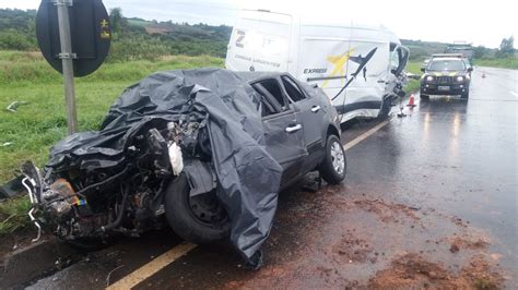 Duas Pessoas Morreram E Quatro Ficaram Gravemente Feridas Em Acidente